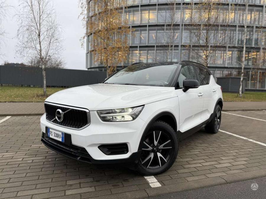 White Volvo XC40 2019 in Vilnius, with an engine capacity of 1.97 L and mileage of 289 thousand km for 12500 €, photo 1 on AUTOMOTO.COM.LV