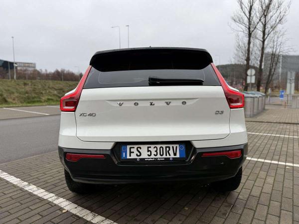 White Volvo XC40 2019 in Vilnius, with an engine capacity of 1.97 L and mileage of 289 thousand km for 12500 €, photo 4 on AUTOMOTO.COM.LV