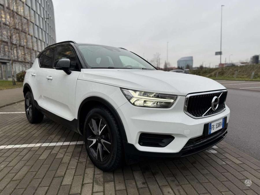 White Volvo XC40 2019 in Vilnius, with an engine capacity of 1.97 L and mileage of 289 thousand km for 12500 €, photo 7 on AUTOMOTO.COM.LV