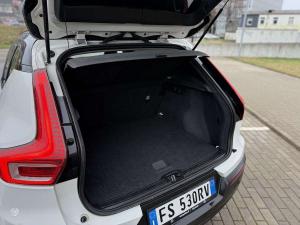 White Volvo XC40 2019 in Vilnius, with an engine capacity of 1.97 L and mileage of 289 thousand km for 12500 €, photo 12 on AUTOMOTO.COM.LV