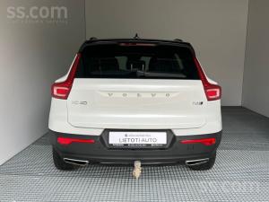 White Volvo XC40 2019 in Riga, with an engine capacity of 2.00 L and mileage of 94 thousand km for 24990 €, photo 4 on AUTOMOTO.COM.LV