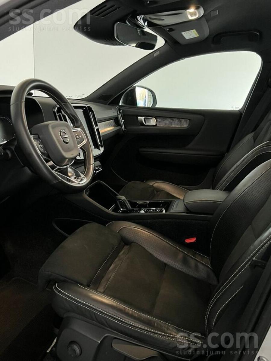 White Volvo XC40 2019 in Riga, with an engine capacity of 2.00 L and mileage of 94 thousand km for 24990 €, photo 7 on AUTOMOTO.COM.LV