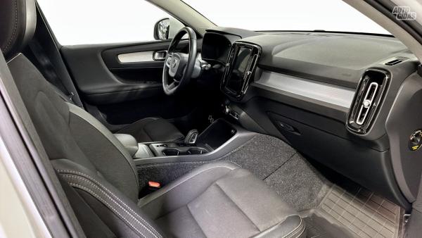 Белый Вольво XC40 2019 в Каунас, объемом двигателя 0.00 л и пробегом 84 тыс. км за 30068 €, фото 3 на AUTOMOTO.COM.LV