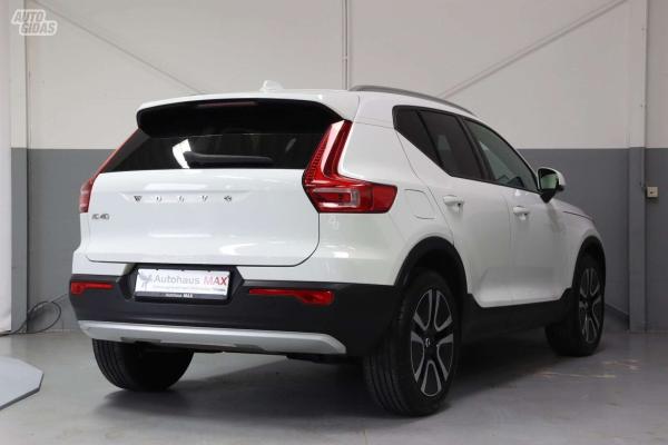 White Volvo XC40 2019 in Kaunas, with an engine capacity of 2.00 L and mileage of 25 thousand km for 32690 €, photo 2 on AUTOMOTO.COM.LV