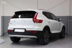 White Volvo XC40 2019 in Kaunas, with an engine capacity of 2.00 L and mileage of 25 thousand km for 32690 €, photo 2 on AUTOMOTO.COM.LV