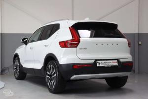 White Volvo XC40 2019 in Kaunas, with an engine capacity of 2.00 L and mileage of 25 thousand km for 32690 €, photo 4 on AUTOMOTO.COM.LV