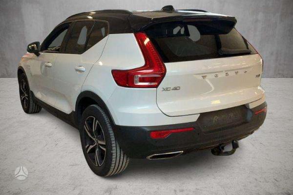 Белый Вольво XC40 2019 в Вильнюс, объемом двигателя 1.97 л и пробегом 229 тыс. км за 17990 €, фото 4 на AUTOMOTO.COM.LV