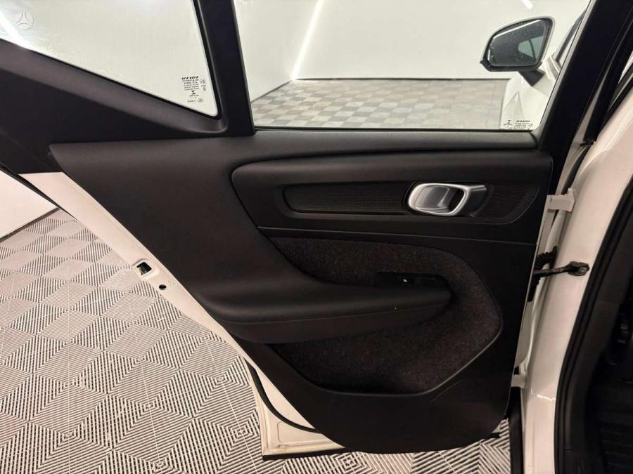 Balts Volvo XC40 2019 Marijampole, ar dzinēja tilpumu 1.97 L un nobraukumu 270 tūkst. km par 14500 €, foto 15 vietnē AUTOMOTO.COM.LV