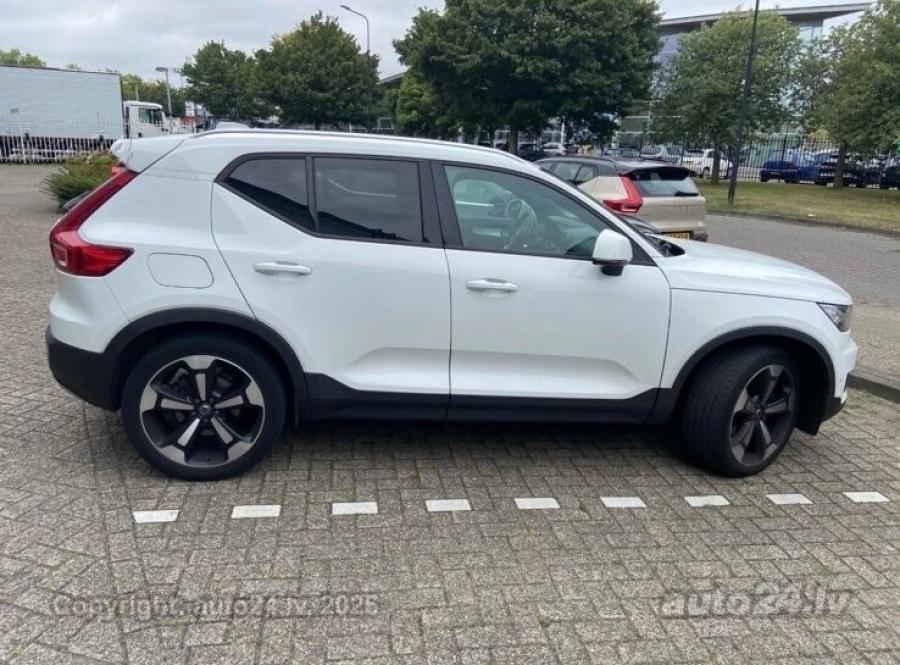 White Volvo XC40 2019 in Tallinn, with an engine capacity of 2.00 L and mileage of 188 thousand km for 18850 €, photo 3 on AUTOMOTO.COM.LV