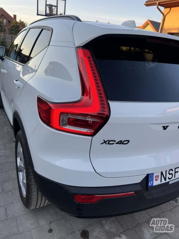 White Volvo XC40 2019 in Gargzdai, with an engine capacity of 2.00 L and mileage of 113 thousand km for 19900 €, photo 6 on AUTOMOTO.COM.LV