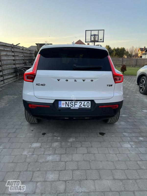 White Volvo XC40 2019 in Gargzdai, with an engine capacity of 2.00 L and mileage of 113 thousand km for 19900 €, photo 7 on AUTOMOTO.COM.LV