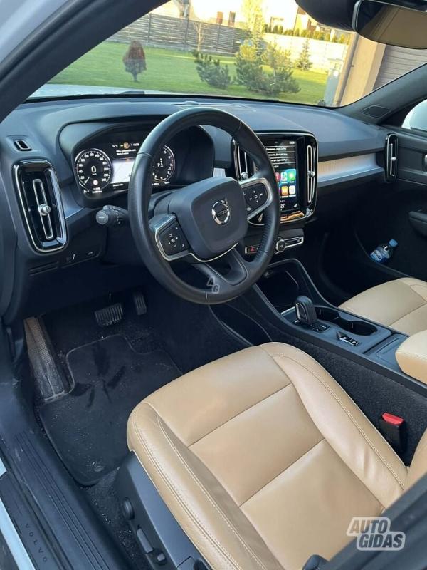 White Volvo XC40 2019 in Gargzdai, with an engine capacity of 2.00 L and mileage of 113 thousand km for 19900 €, photo 8 on AUTOMOTO.COM.LV