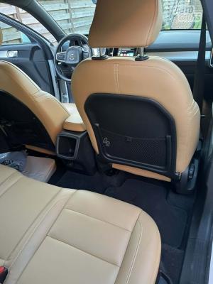 White Volvo XC40 2019 in Gargzdai, with an engine capacity of 2.00 L and mileage of 113 thousand km for 19900 €, photo 11 on AUTOMOTO.COM.LV