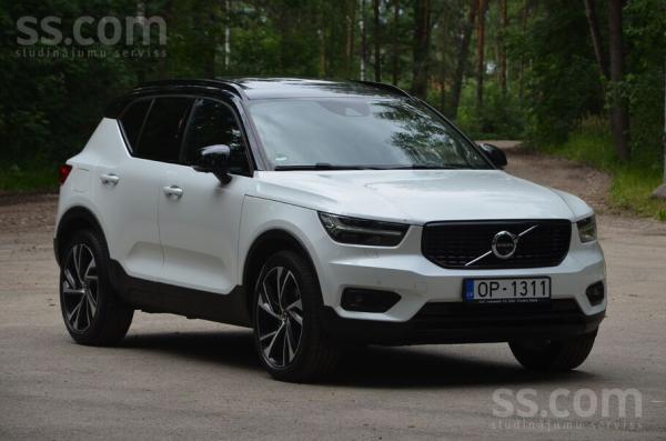 Белый Вольво XC40 2019 в Рига, объемом двигателя 2.00 л и пробегом 212 тыс. км за 20990 €, фото 1 на AUTOMOTO.COM.LV