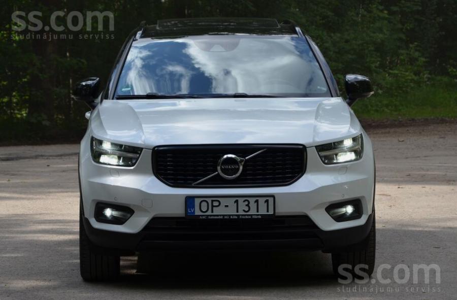 White Volvo XC40 2019 in Riga, with an engine capacity of 2.00 L and mileage of 212 thousand km for 20990 €, photo 4 on AUTOMOTO.COM.LV
