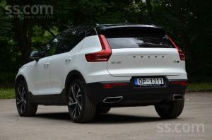 White Volvo XC40 2019 in Riga, with an engine capacity of 2.00 L and mileage of 212 thousand km for 20990 €, photo 8 on AUTOMOTO.COM.LV