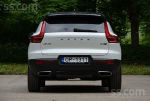 White Volvo XC40 2019 in Riga, with an engine capacity of 2.00 L and mileage of 212 thousand km for 20990 €, photo 9 on AUTOMOTO.COM.LV