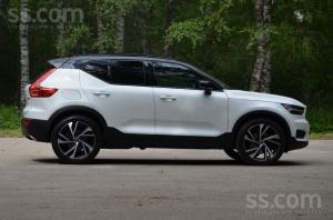 White Volvo XC40 2019 in Riga, with an engine capacity of 2.00 L and mileage of 212 thousand km for 20990 €, photo 12 on AUTOMOTO.COM.LV