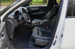 White Volvo XC40 2019 in Riga, with an engine capacity of 2.00 L and mileage of 212 thousand km for 20990 €, photo 13 on AUTOMOTO.COM.LV