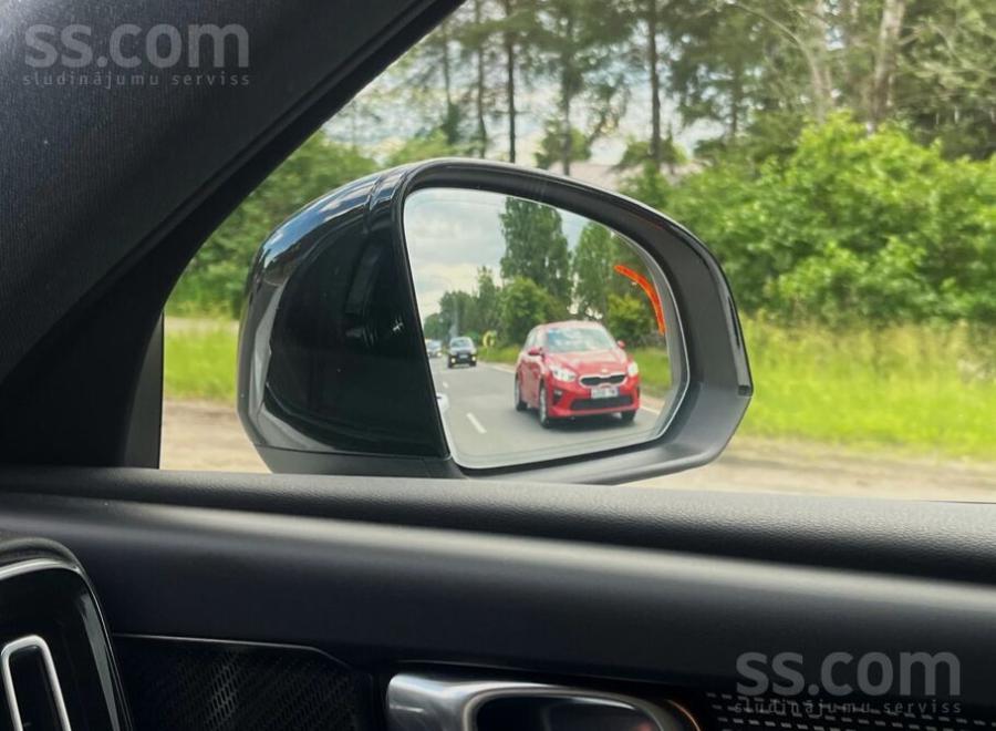 White Volvo XC40 2019 in Riga, with an engine capacity of 2.00 L and mileage of 212 thousand km for 20990 €, photo 20 on AUTOMOTO.COM.LV