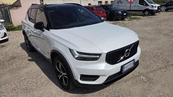 White Volvo XC40 2019 in Panevezys, with an engine capacity of 1.97 L and mileage of 160 thousand km for 17300 €, photo 3 on AUTOMOTO.COM.LV