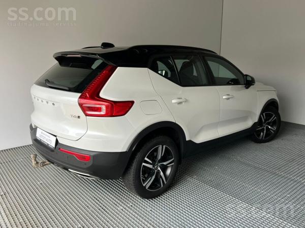 Balts Volvo XC40 2019 Rīga, ar dzinēja tilpumu 2.00 L un nobraukumu 94 tūkst. km par 24990 €, foto 3 vietnē AUTOMOTO.COM.LV
