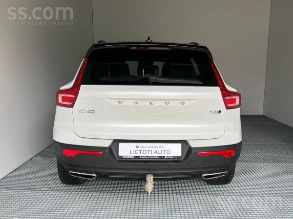 Balts Volvo XC40 2019 Rīga, ar dzinēja tilpumu 2.00 L un nobraukumu 94 tūkst. km par 24990 €, foto 4 vietnē AUTOMOTO.COM.LV