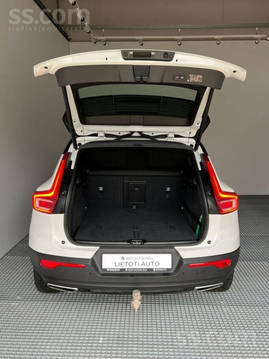 White Volvo XC40 2019 in Riga, with an engine capacity of 2.00 L and mileage of 94 thousand km for 24990 €, photo 6 on AUTOMOTO.COM.LV