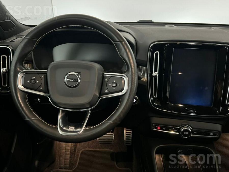 White Volvo XC40 2019 in Riga, with an engine capacity of 2.00 L and mileage of 94 thousand km for 24990 €, photo 11 on AUTOMOTO.COM.LV