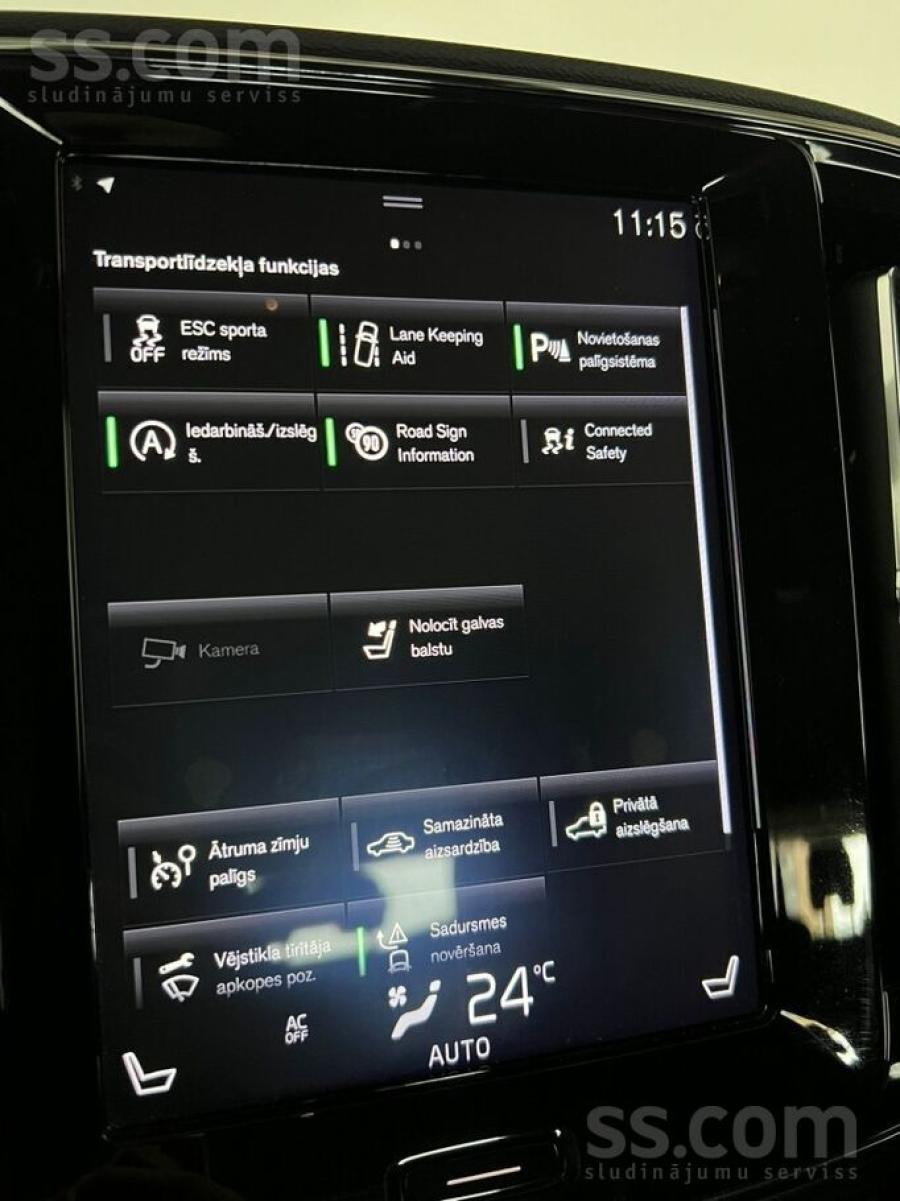 White Volvo XC40 2019 in Riga, with an engine capacity of 2.00 L and mileage of 94 thousand km for 24990 €, photo 13 on AUTOMOTO.COM.LV
