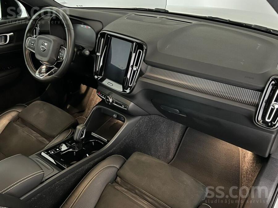 White Volvo XC40 2019 in Riga, with an engine capacity of 2.00 L and mileage of 94 thousand km for 24990 €, photo 16 on AUTOMOTO.COM.LV