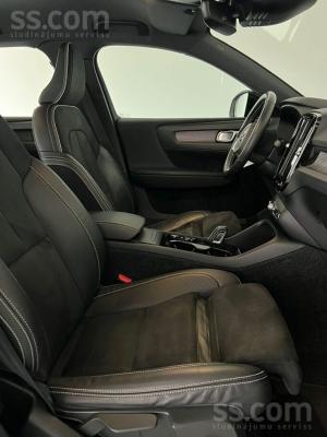 White Volvo XC40 2019 in Riga, with an engine capacity of 2.00 L and mileage of 94 thousand km for 24990 €, photo 17 on AUTOMOTO.COM.LV
