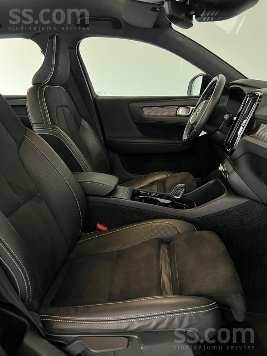 White Volvo XC40 2019 in Riga, with an engine capacity of 2.00 L and mileage of 94 thousand km for 24990 €, photo 17 on AUTOMOTO.COM.LV