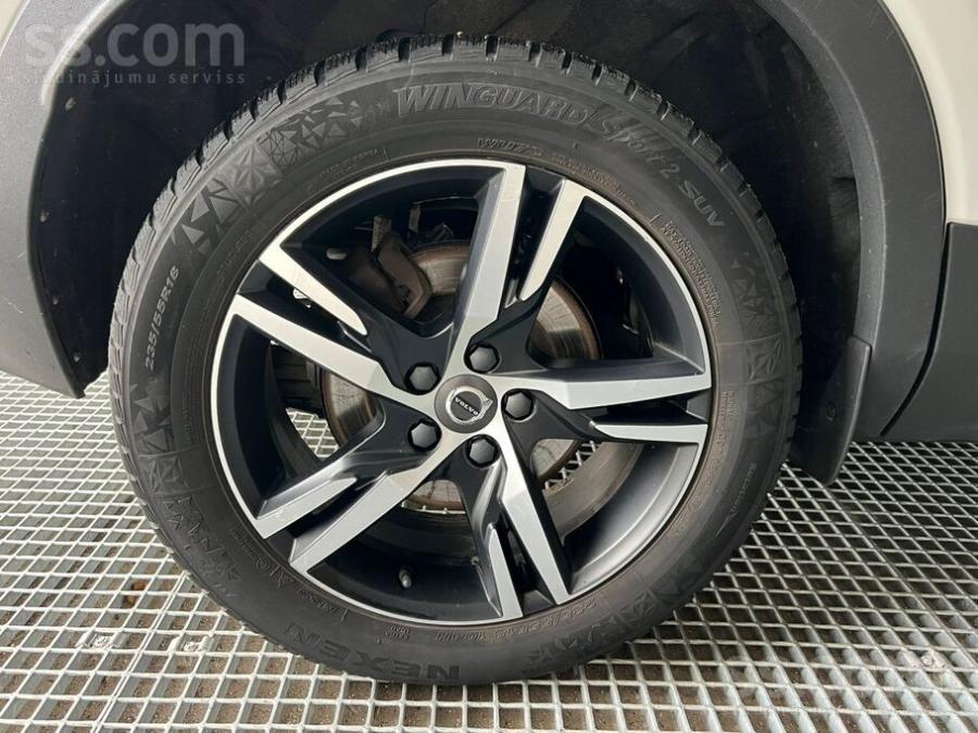 White Volvo XC40 2019 in Riga, with an engine capacity of 2.00 L and mileage of 94 thousand km for 24990 €, photo 20 on AUTOMOTO.COM.LV