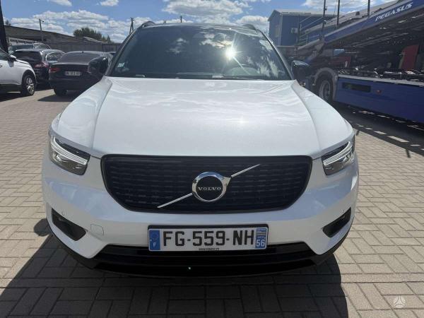 White Volvo XC40 2019 in Taurage, with an engine capacity of 1.97 L and mileage of 216 thousand km for 15000 €, photo 2 on AUTOMOTO.COM.LV