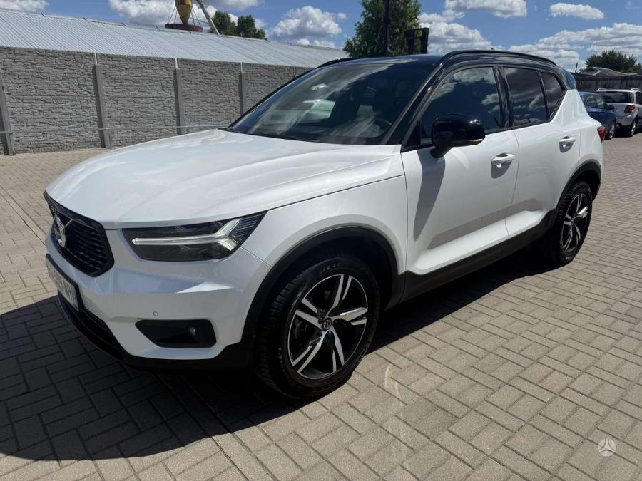 White Volvo XC40 2019 in Taurage, with an engine capacity of 1.97 L and mileage of 216 thousand km for 15000 €, photo 1 on AUTOMOTO.COM.LV