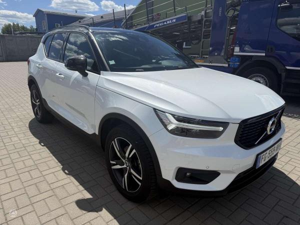 White Volvo XC40 2019 in Taurage, with an engine capacity of 1.97 L and mileage of 216 thousand km for 15000 €, photo 3 on AUTOMOTO.COM.LV