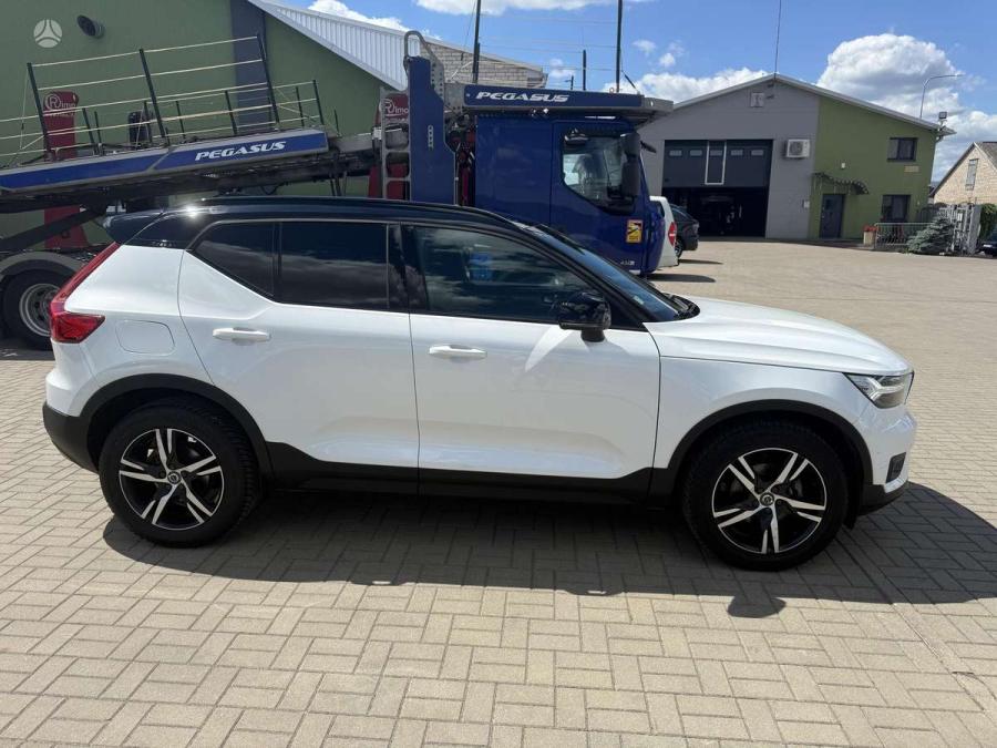 White Volvo XC40 2019 in Taurage, with an engine capacity of 1.97 L and mileage of 216 thousand km for 15000 €, photo 5 on AUTOMOTO.COM.LV