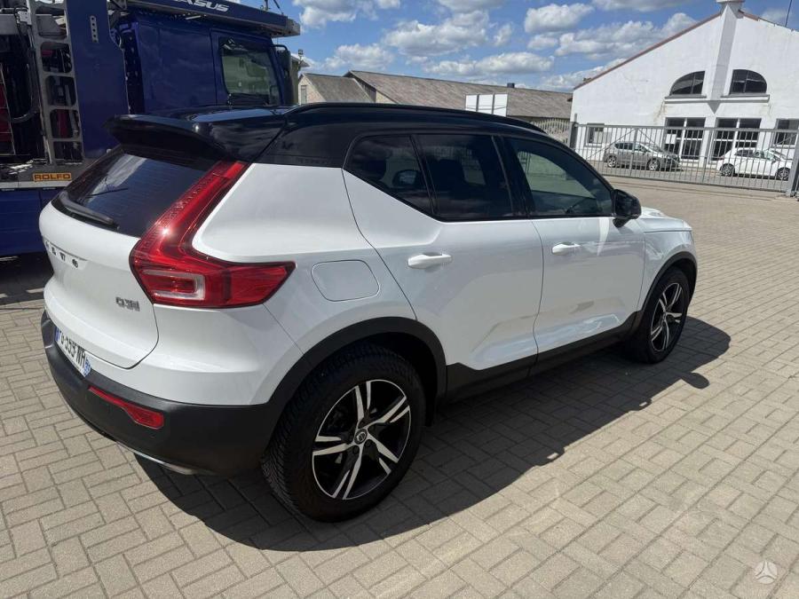 White Volvo XC40 2019 in Taurage, with an engine capacity of 1.97 L and mileage of 216 thousand km for 15000 €, photo 6 on AUTOMOTO.COM.LV