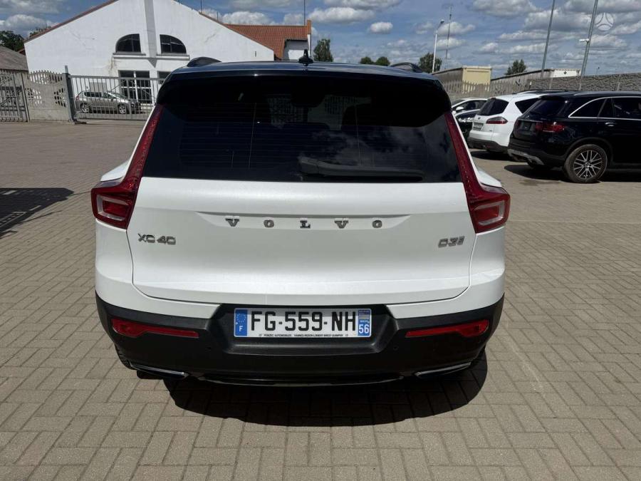White Volvo XC40 2019 in Taurage, with an engine capacity of 1.97 L and mileage of 216 thousand km for 15000 €, photo 7 on AUTOMOTO.COM.LV