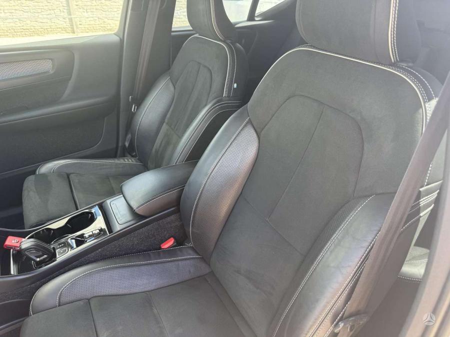 White Volvo XC40 2019 in Taurage, with an engine capacity of 1.97 L and mileage of 216 thousand km for 15000 €, photo 14 on AUTOMOTO.COM.LV