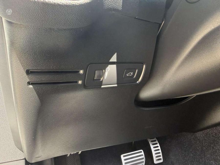White Volvo XC40 2019 in Taurage, with an engine capacity of 1.97 L and mileage of 216 thousand km for 15000 €, photo 15 on AUTOMOTO.COM.LV