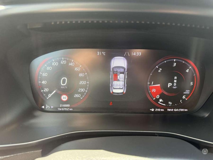 White Volvo XC40 2019 in Taurage, with an engine capacity of 1.97 L and mileage of 216 thousand km for 15000 €, photo 16 on AUTOMOTO.COM.LV