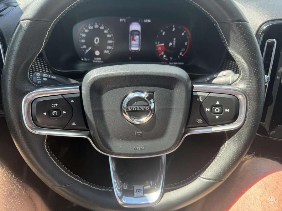 White Volvo XC40 2019 in Taurage, with an engine capacity of 1.97 L and mileage of 216 thousand km for 15000 €, photo 17 on AUTOMOTO.COM.LV