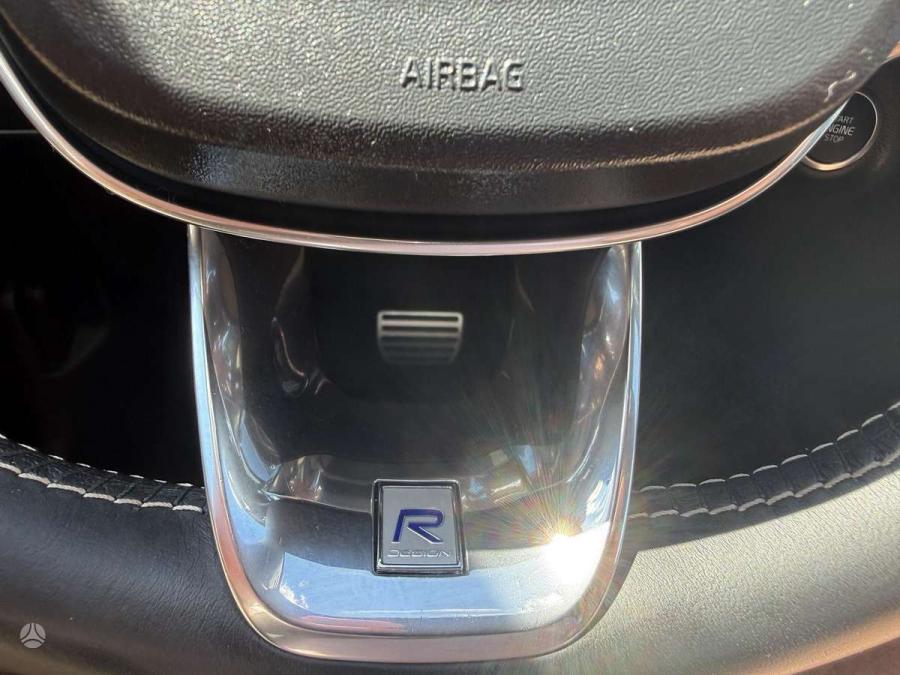 White Volvo XC40 2019 in Taurage, with an engine capacity of 1.97 L and mileage of 216 thousand km for 15000 €, photo 18 on AUTOMOTO.COM.LV