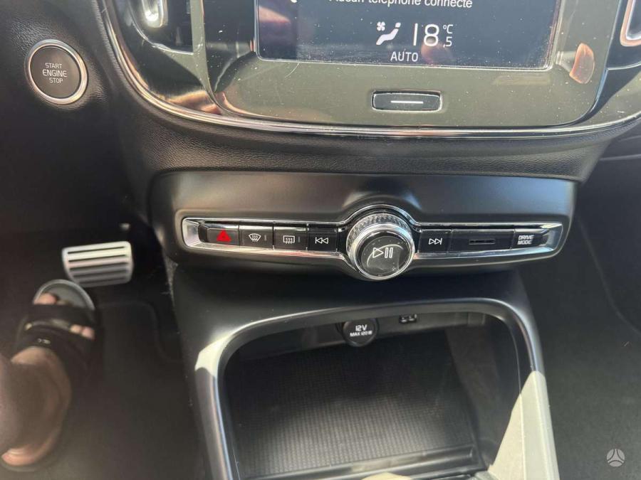 White Volvo XC40 2019 in Taurage, with an engine capacity of 1.97 L and mileage of 216 thousand km for 15000 €, photo 21 on AUTOMOTO.COM.LV