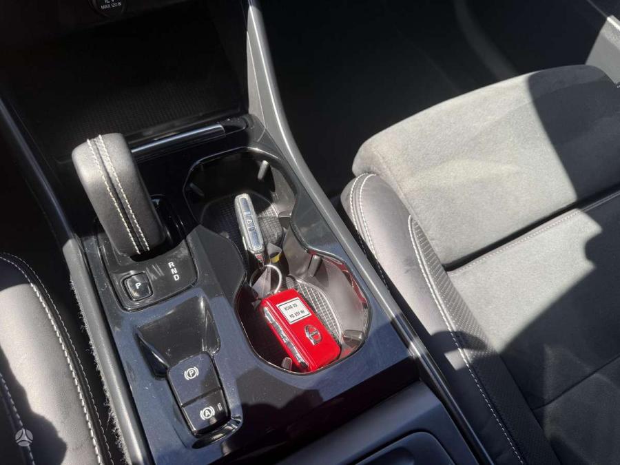 White Volvo XC40 2019 in Taurage, with an engine capacity of 1.97 L and mileage of 216 thousand km for 15000 €, photo 22 on AUTOMOTO.COM.LV