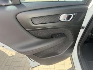 White Volvo XC40 2019 in Taurage, with an engine capacity of 1.97 L and mileage of 216 thousand km for 15000 €, photo 24 on AUTOMOTO.COM.LV