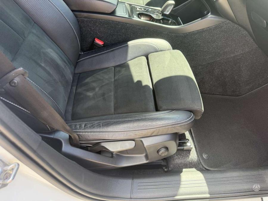 White Volvo XC40 2019 in Taurage, with an engine capacity of 1.97 L and mileage of 216 thousand km for 15000 €, photo 27 on AUTOMOTO.COM.LV