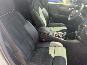 White Volvo XC40 2019 in Taurage, with an engine capacity of 1.97 L and mileage of 216 thousand km for 15000 €, photo 28 on AUTOMOTO.COM.LV